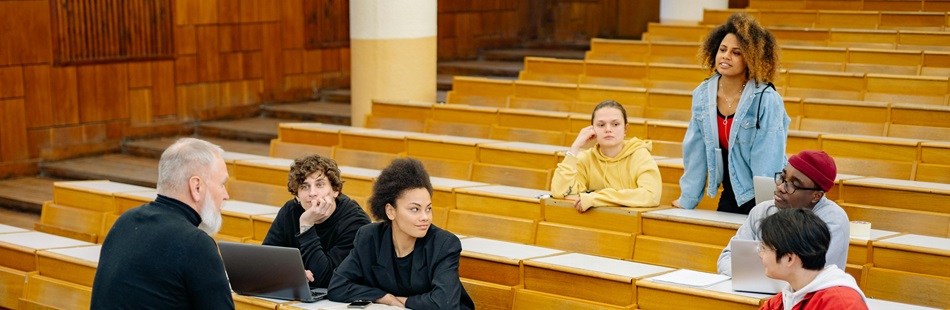 What is the University Hierarchy Structure in The UK?